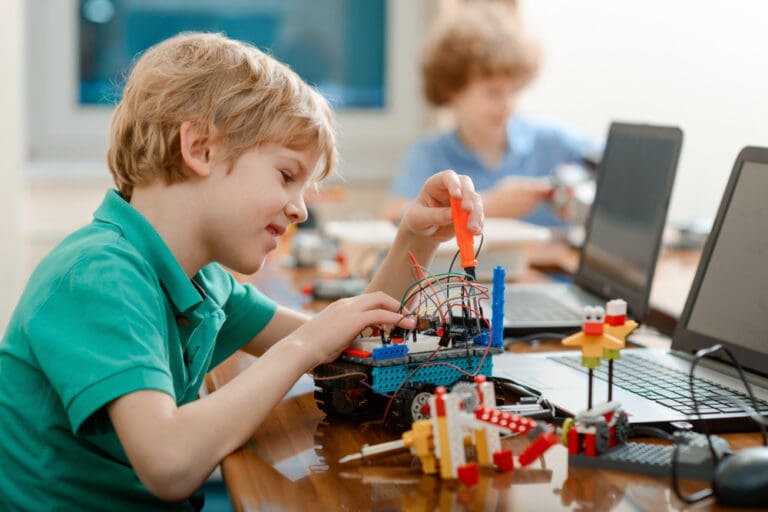 Metodología STEAM: Qué es, Significado y Diferencia con STEM | AFOE